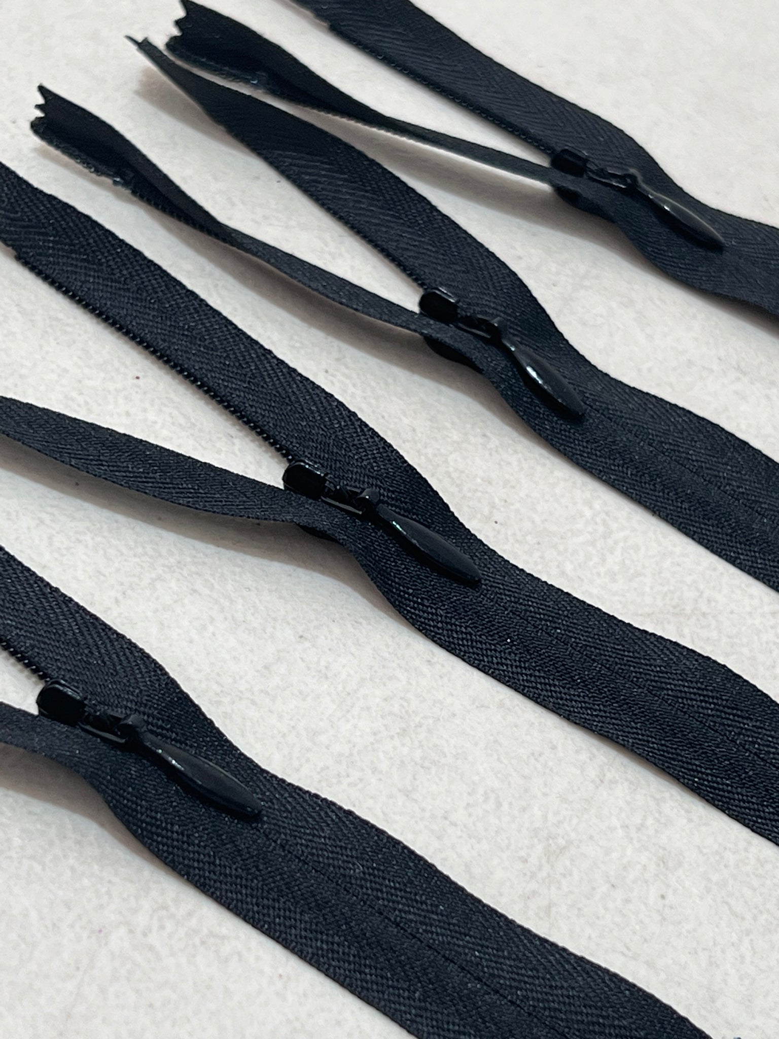 Cierres Invisibles YKK – Sanditex