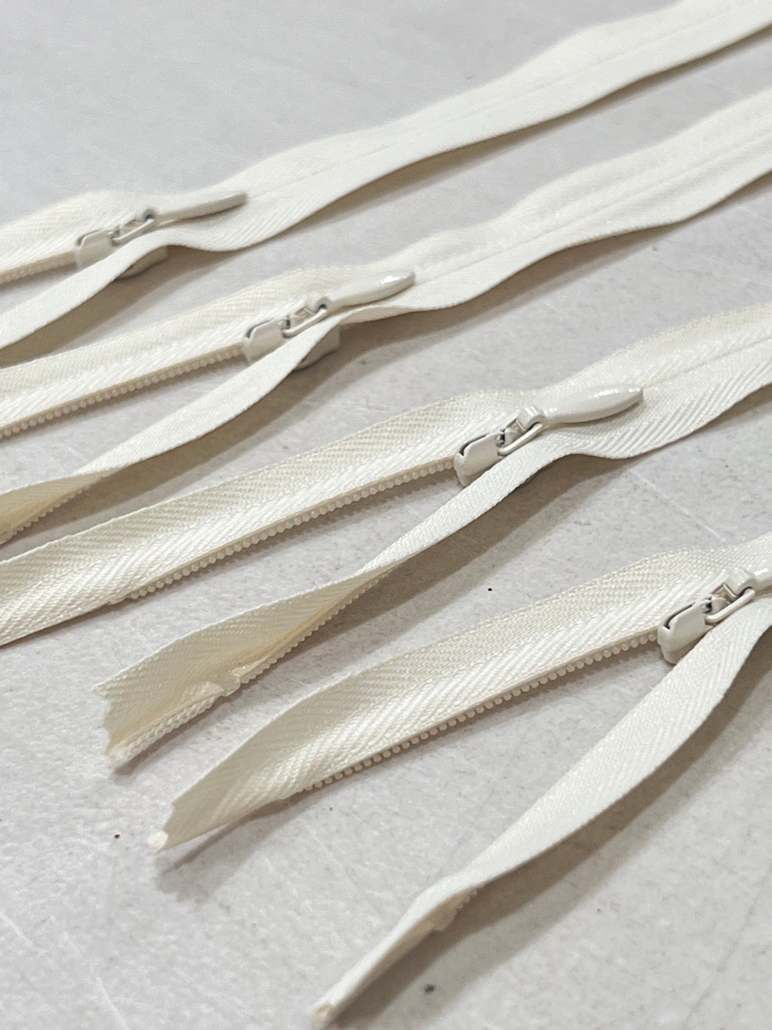 Cierres Invisibles YKK – Sanditex