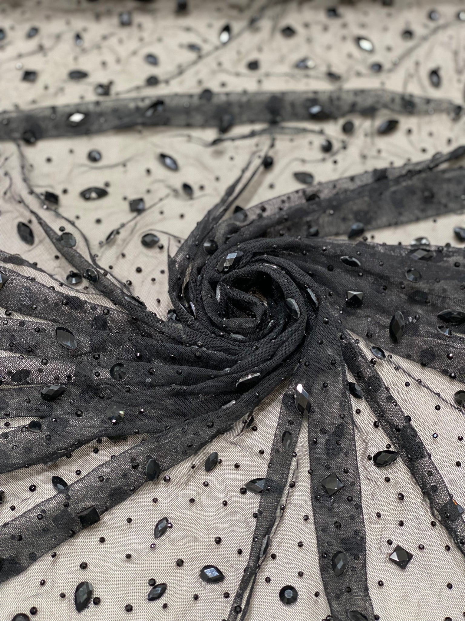 Tul Mesh Rígido Con Pedrería "Daila" – Sanditex